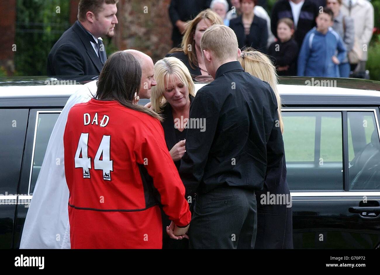 Det Con Michael Swindells' wife Carol (centre) and daughter Kelly ...