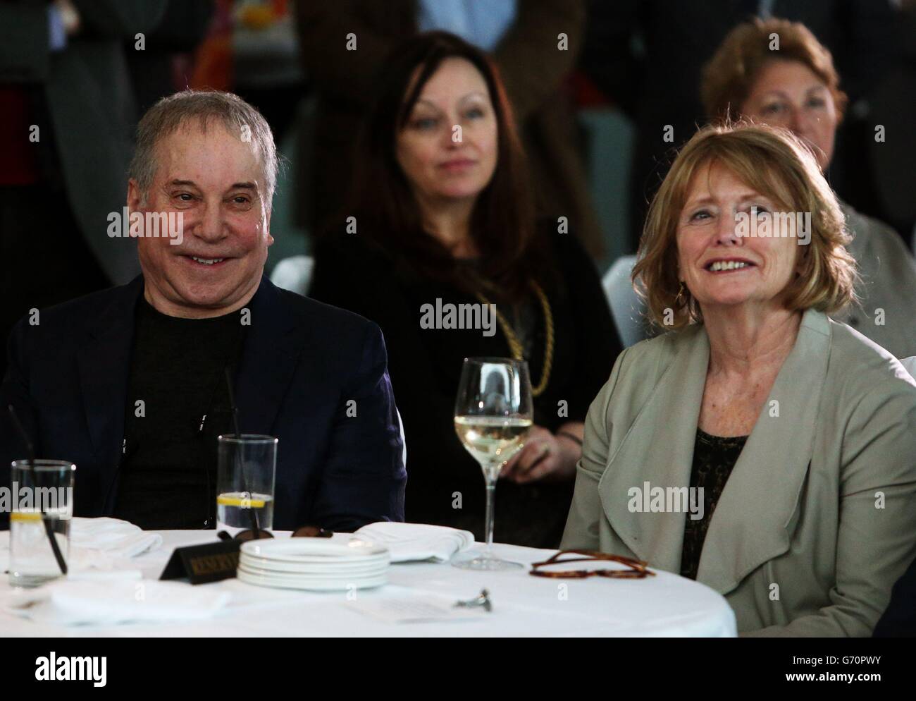 Paul Simon sits with the wife of the late poet Seamus Heaney, Marie ...