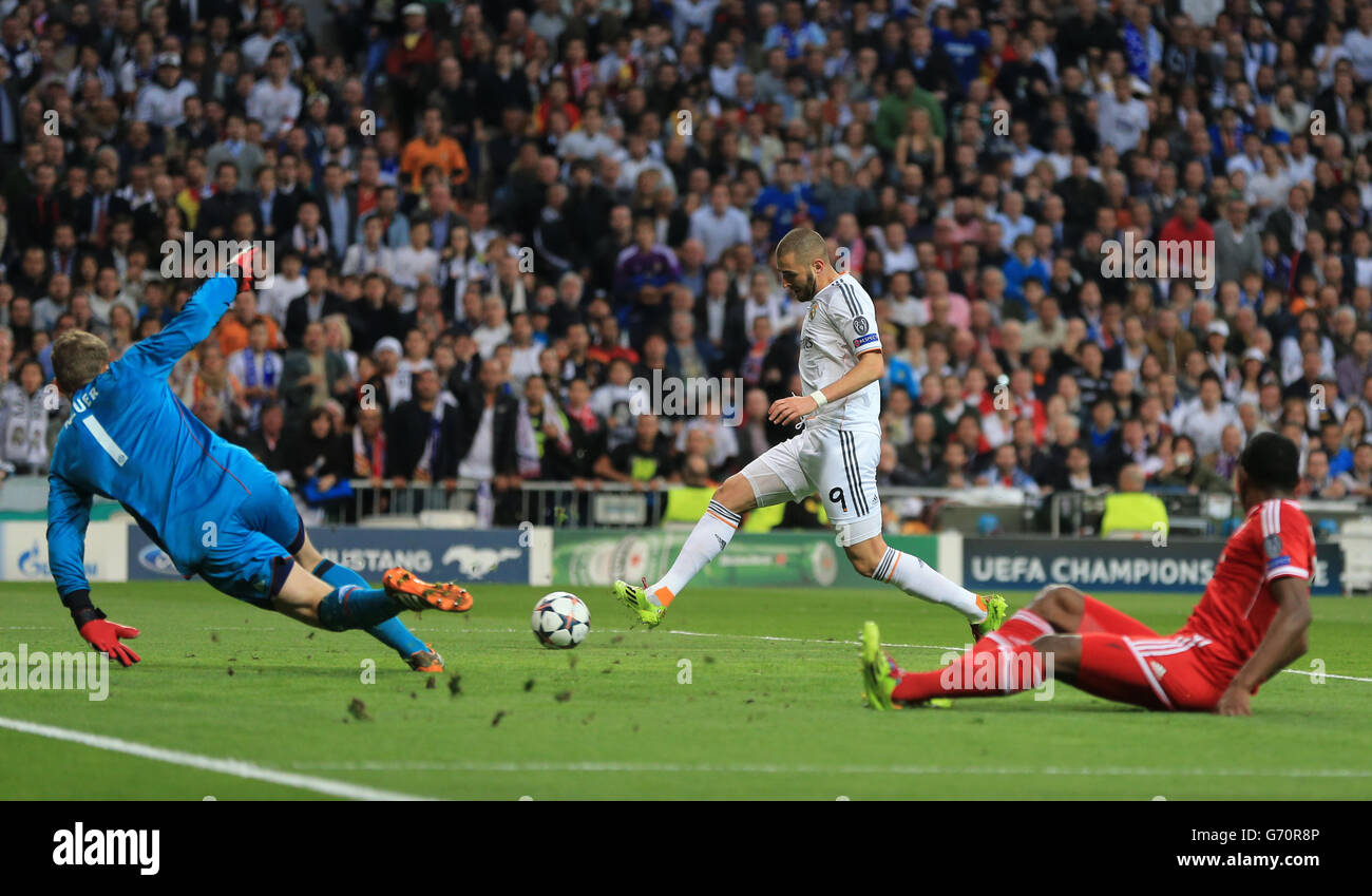 Real Madrid's Karim Benzema scores his team's opening goal Stock Photo ...