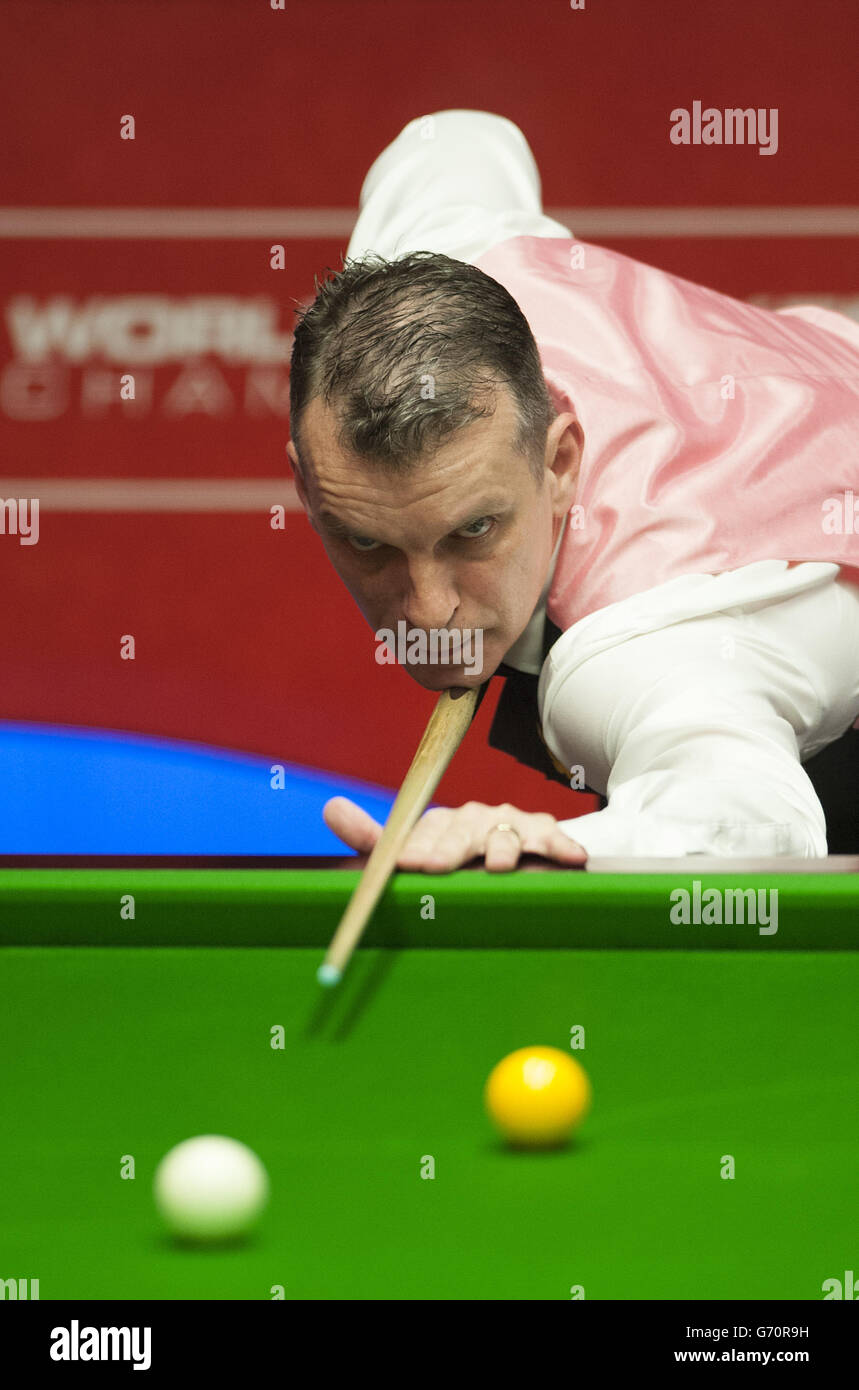 Sport snooker action dominic dale hi-res stock photography and images ...