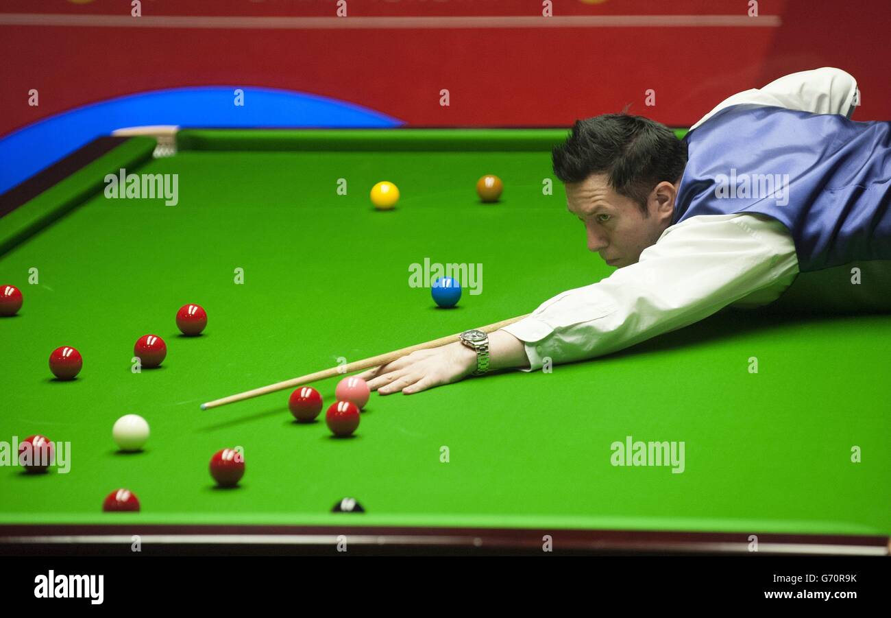 Dominic Dale in action during his match against Mark Davis during the ...