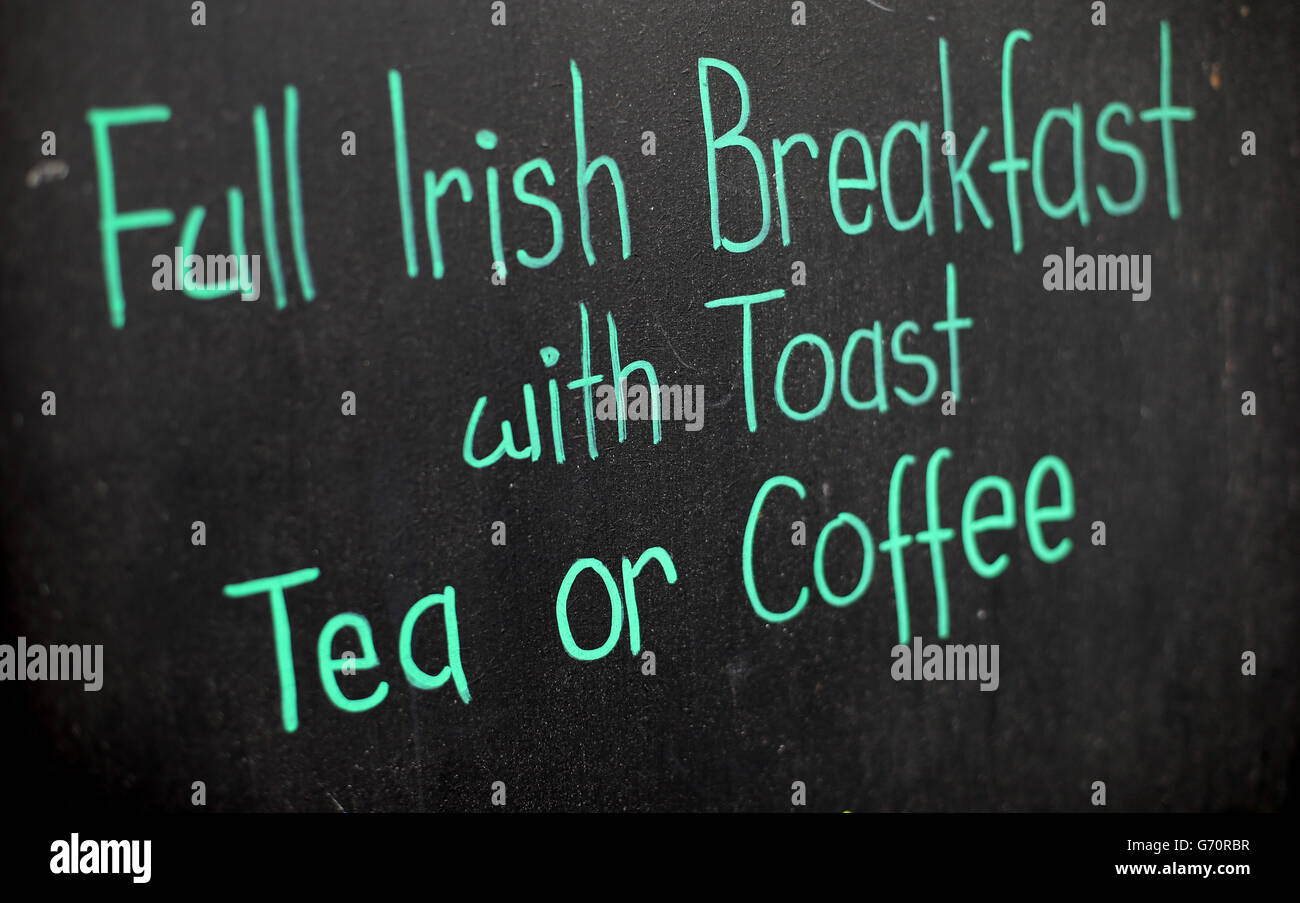 A sign for a full Irish breakfast in Temple Bar, Dublin Stock Photo - Alamy