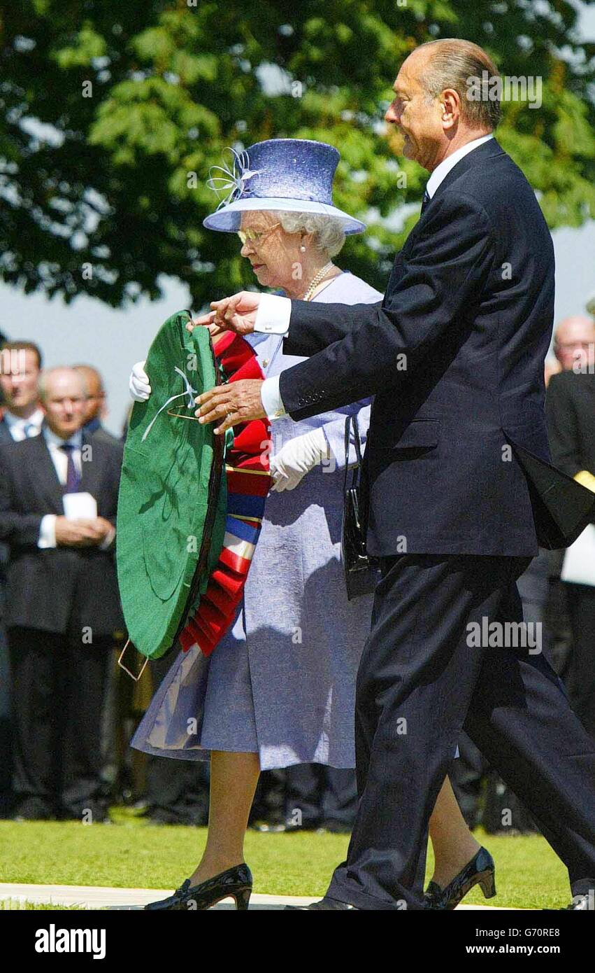 Britain's Queen Elizabeth and French President Jaques Chirac walk ...