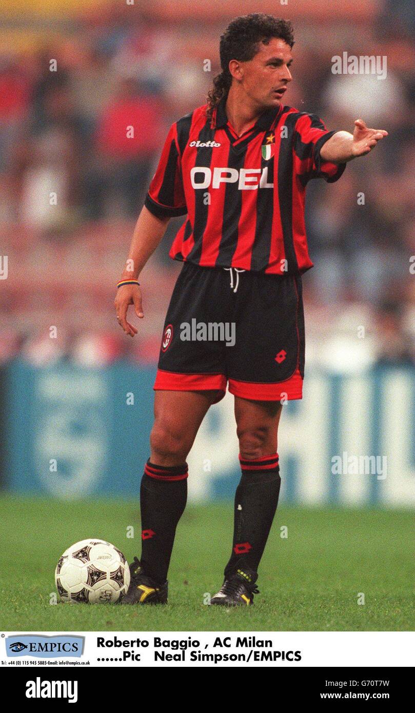 Roberto baggio ac milan hi-res stock photography and images - Alamy
