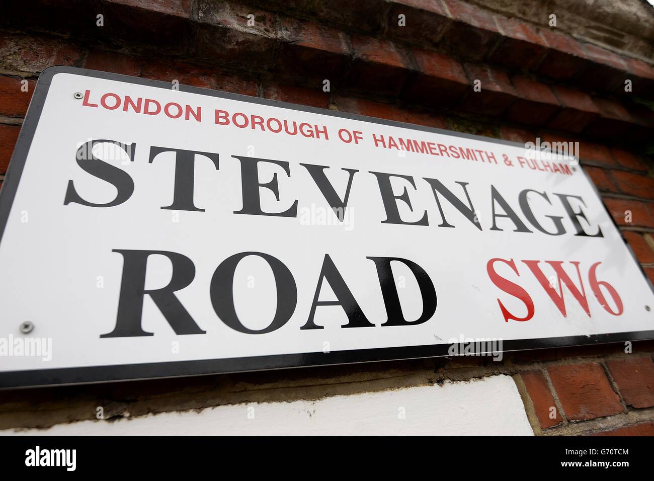 A road sign for stevenage road hi-res stock photography and images - Alamy