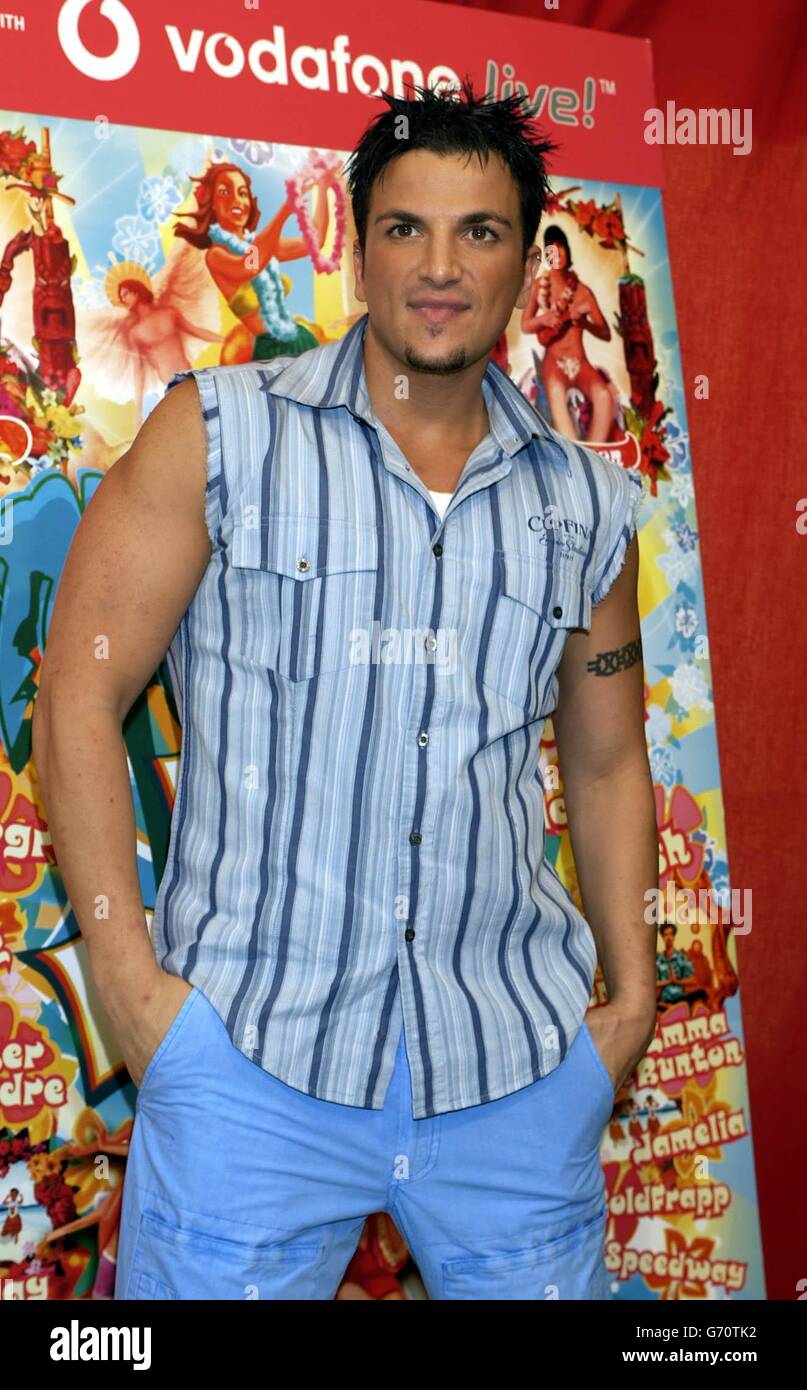Music live concert singer peter andre hi-res stock photography and ...