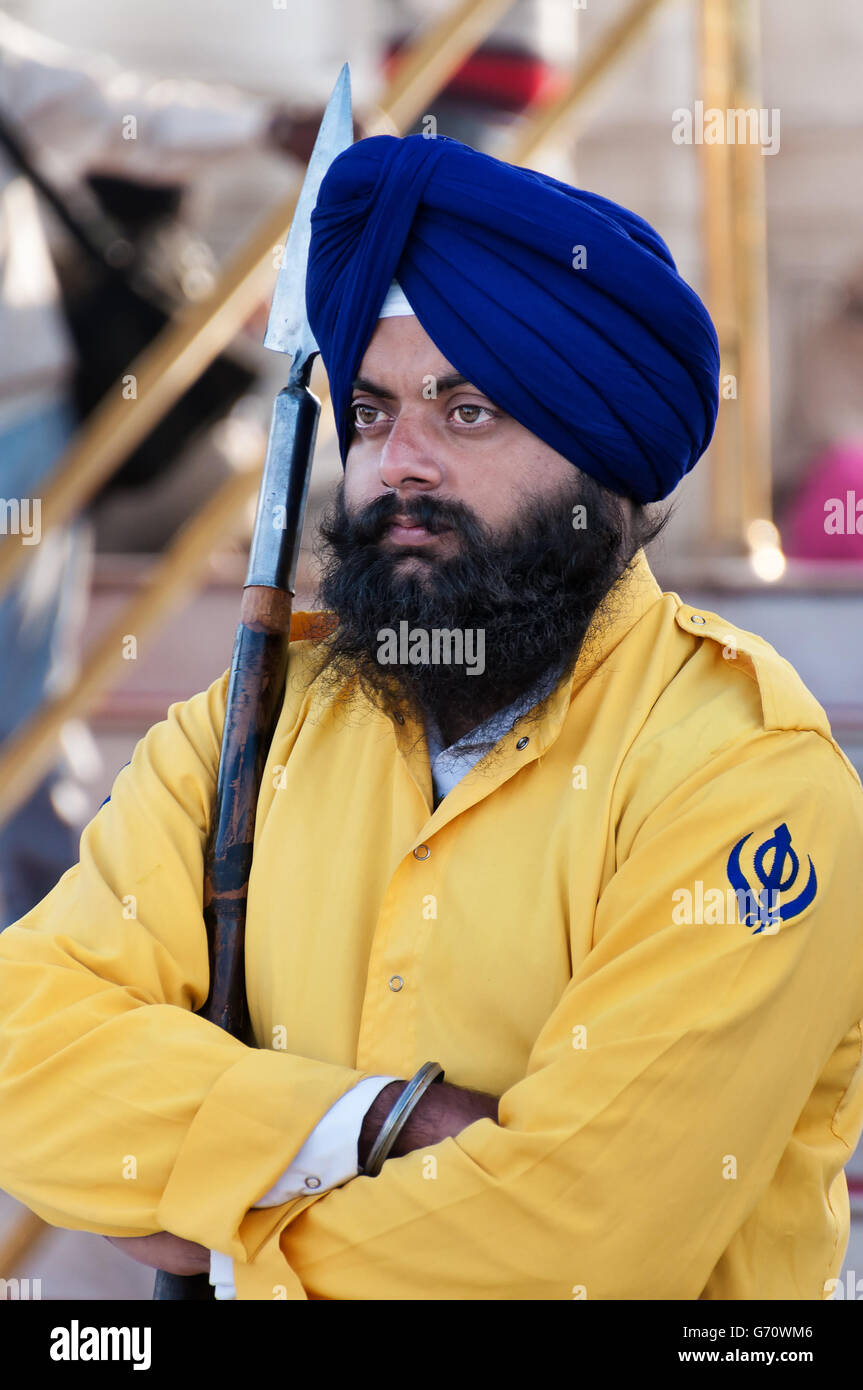 Sikh temple guard hi-res stock photography and images - Alamy