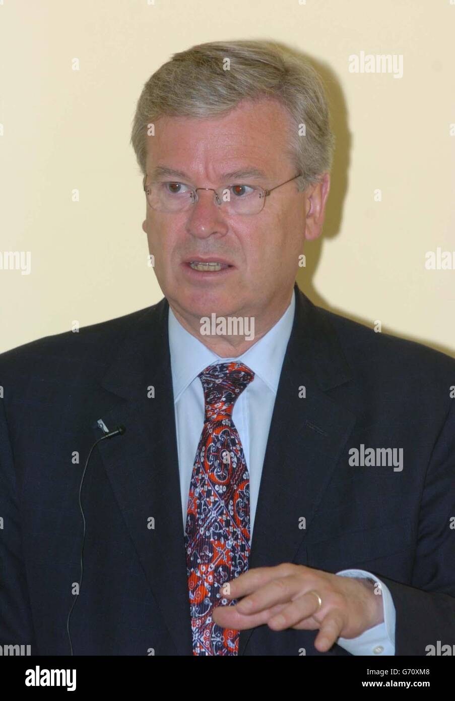 EU Commissioner, David Byrne, addressing an Irish Nurses Organisation ...