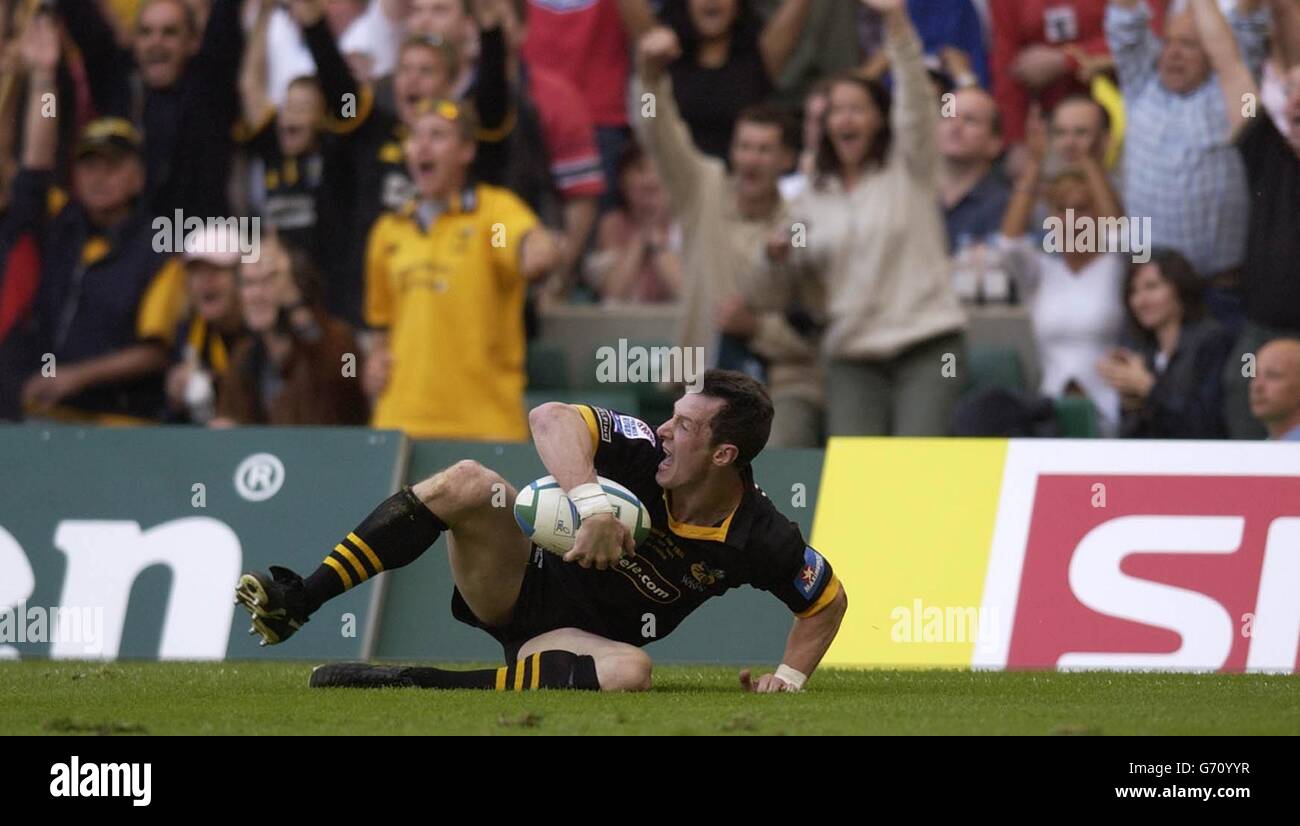 Rob howley wasps try 2004 hi-res stock photography and images - Alamy