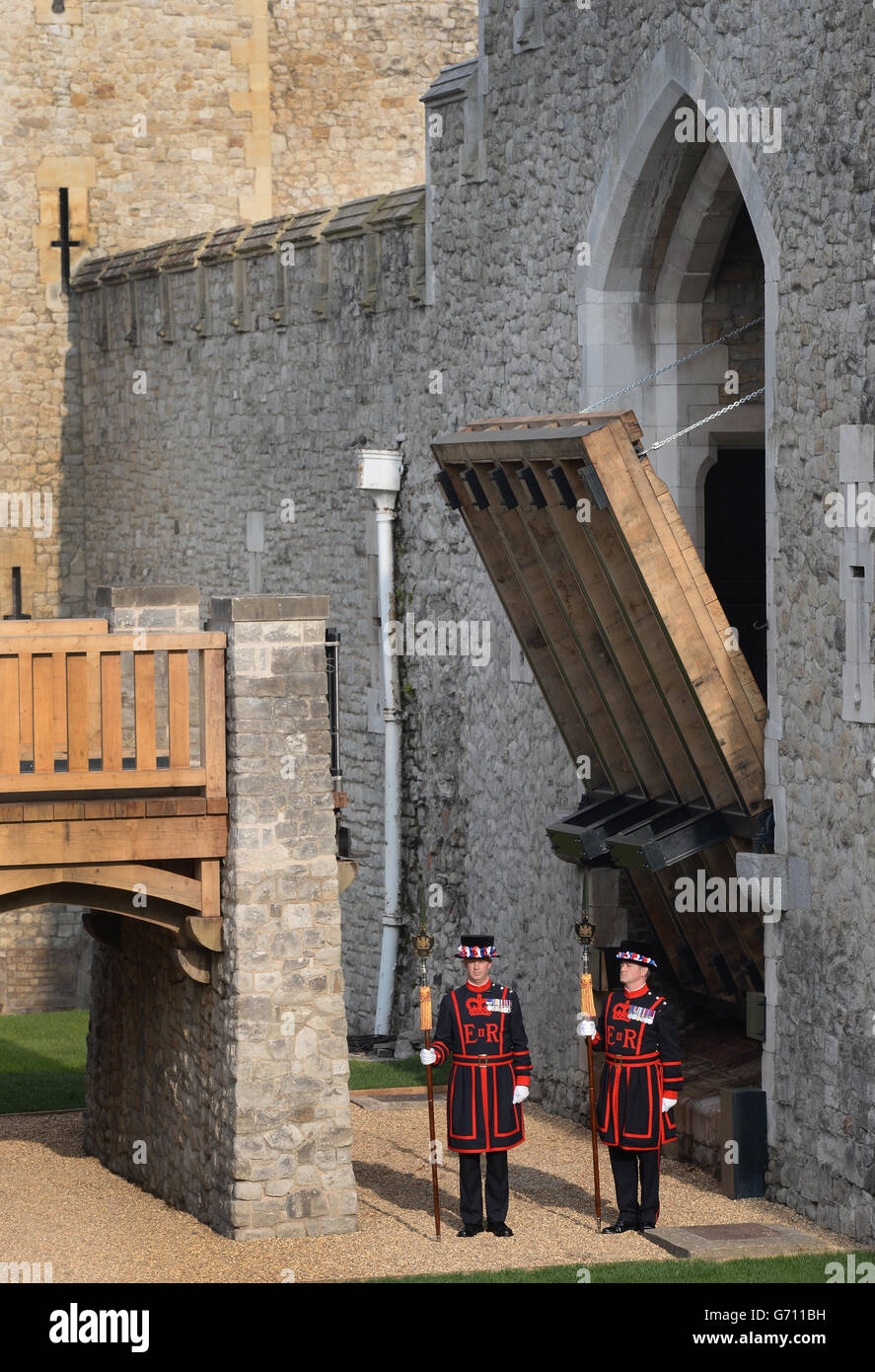 New drawbridge at the Tower of London Stock Photo - Alamy