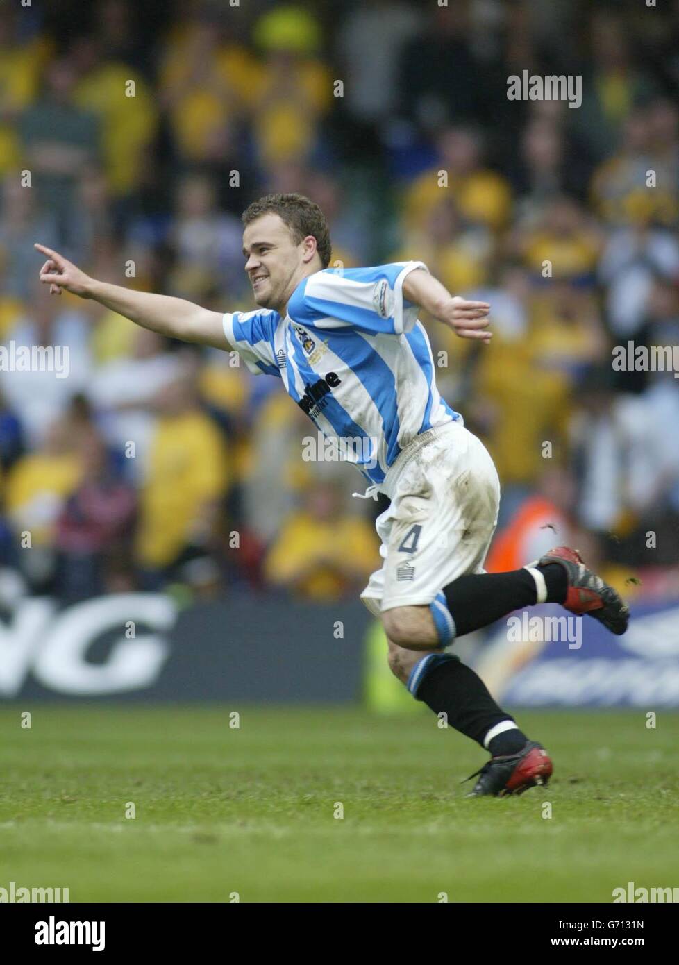 Sport football celebrating lee fowler hi-res stock photography and ...