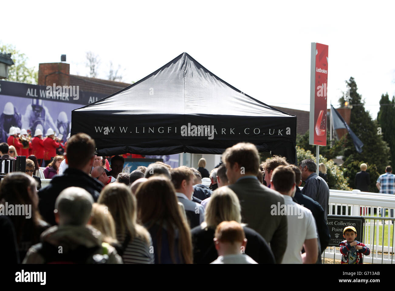 Lingfield park all weather racecourse hi-res stock photography and ...