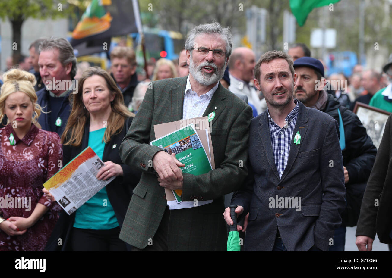 STANDALONE Photo. Sinn Fein leader Gerry Adams (centre) chats with ...