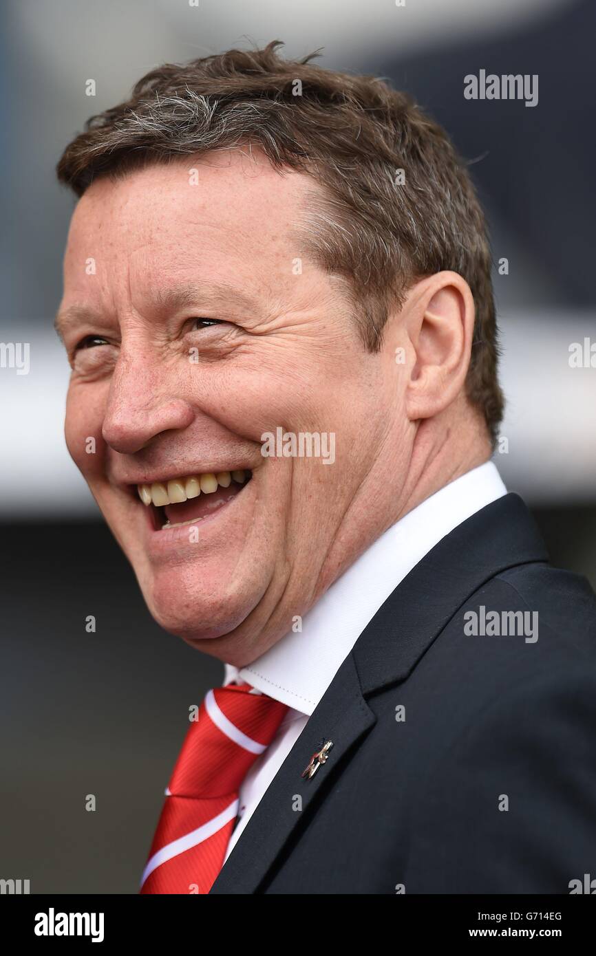 Barnsley manager danny wilson hi-res stock photography and images - Alamy