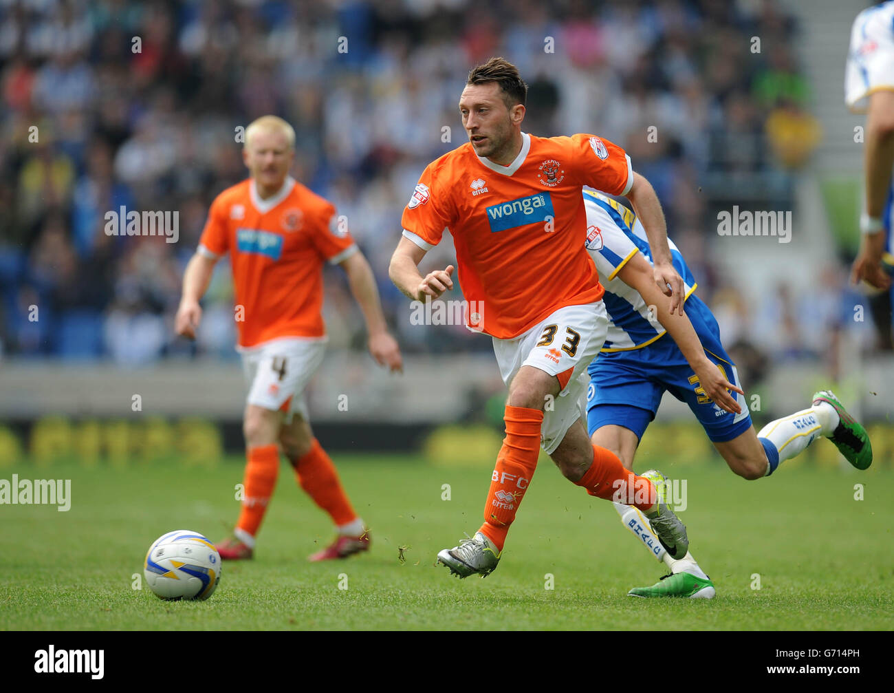 Blackpool's Stephen Dobbie makes his way towards the goal before ...