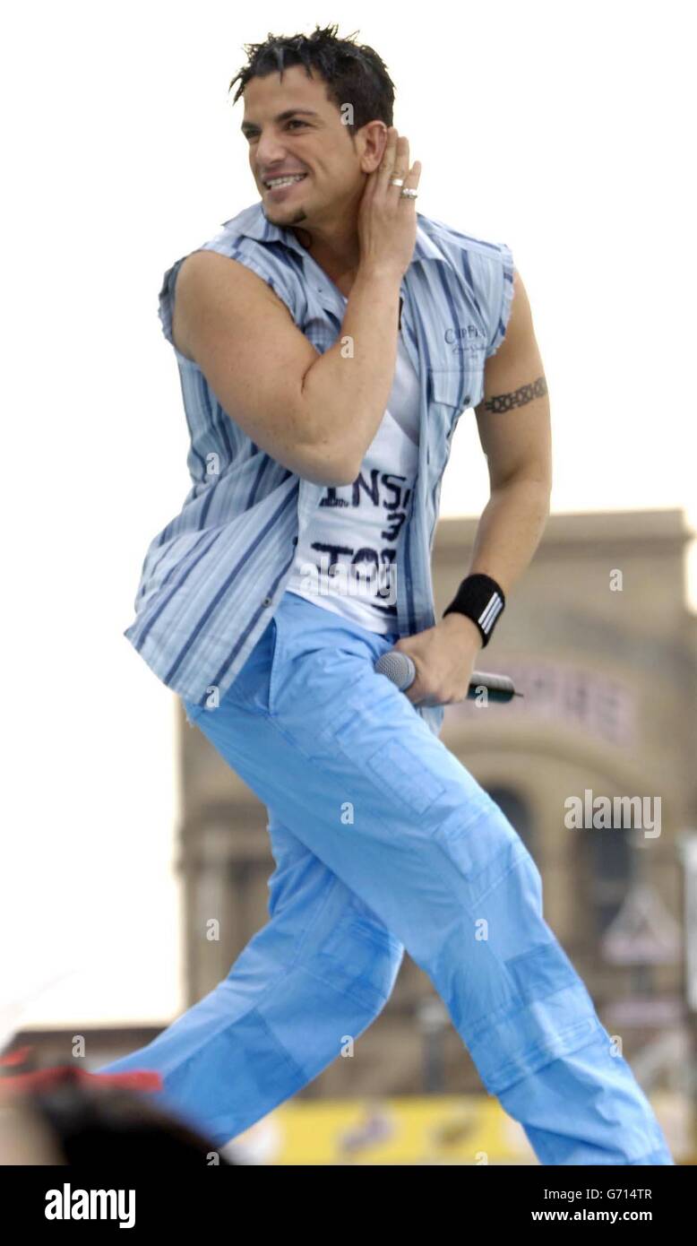 Peter andre performing on t4 stage t4 on beach hi-res stock photography ...
