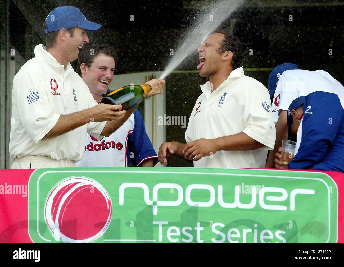 Sport cricket celebrating spraying champagne hi-res stock photography ...
