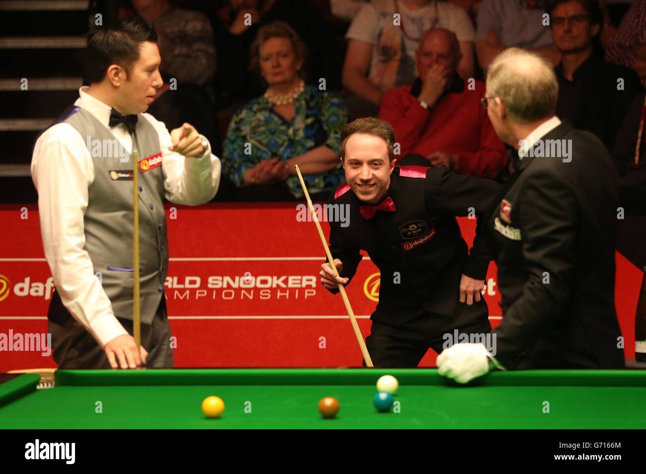 Sport snooker action dominic dale hi-res stock photography and images ...