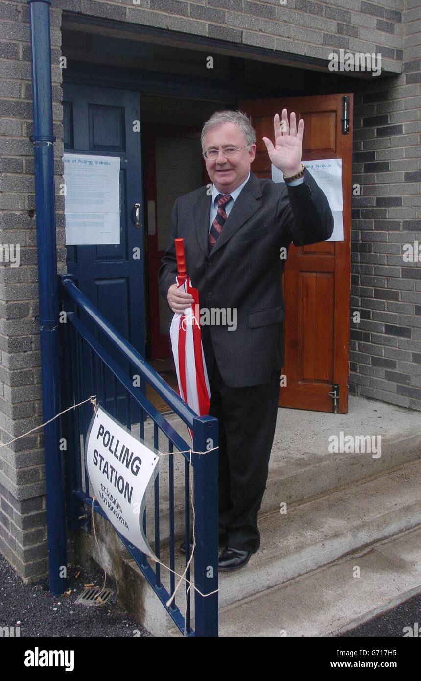 Labour Party Leader Pat Rabbitte arrives at the polling station in ...