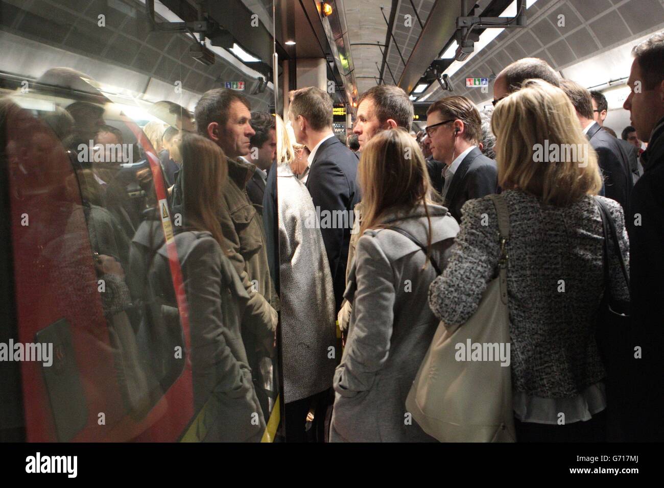 Waterloo Jubilee Line High Resolution Stock Photography and Images - Alamy