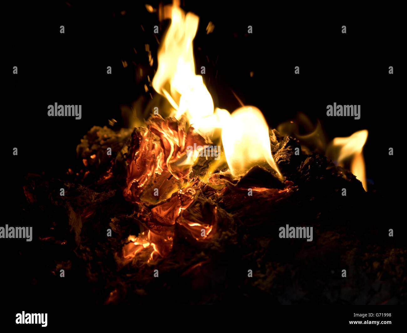 Burning money smoke hi-res stock photography and images - Alamy