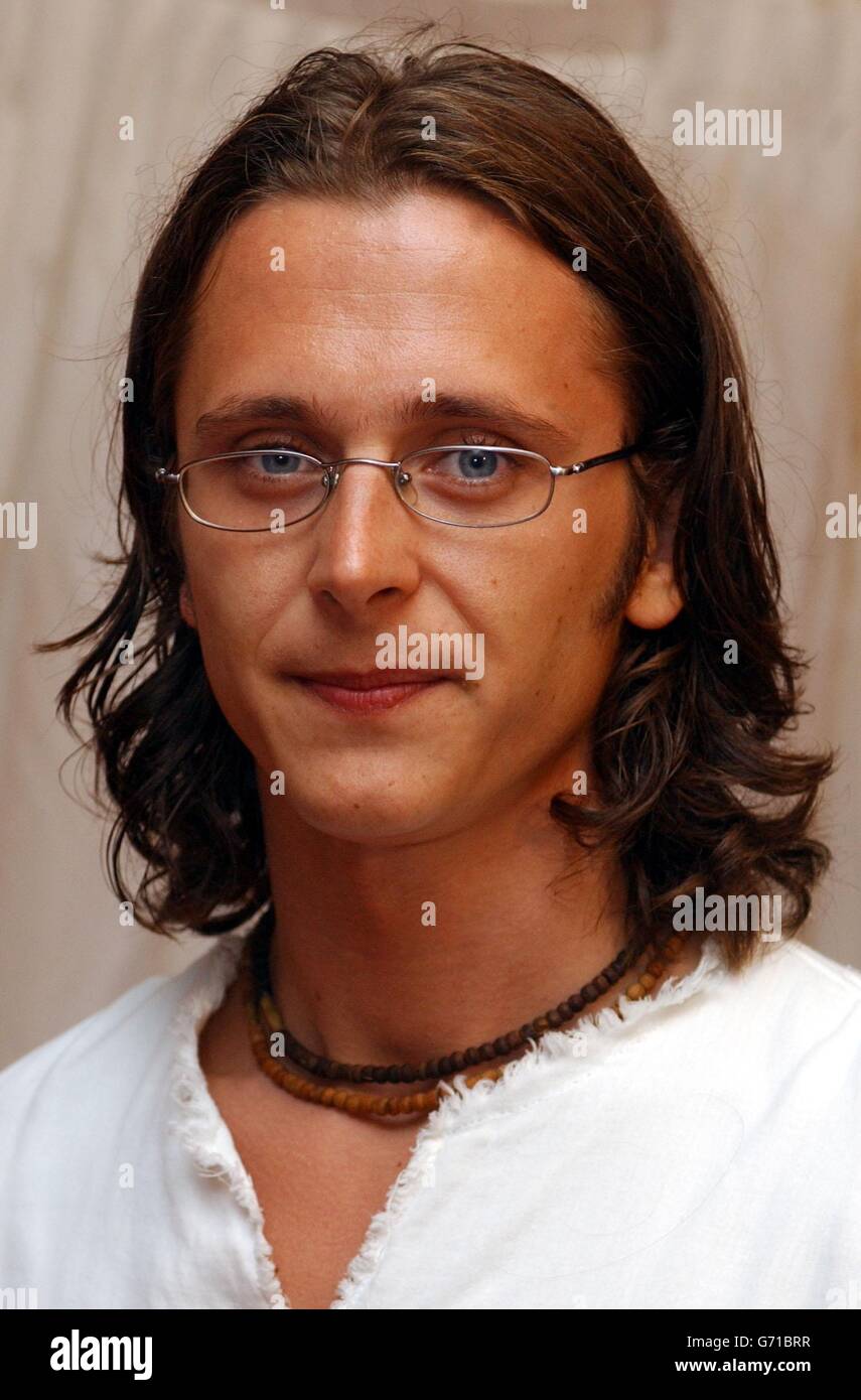 5ive's Ritchie Neville arrives at Gordon Ramsay's temporary restaurant ...