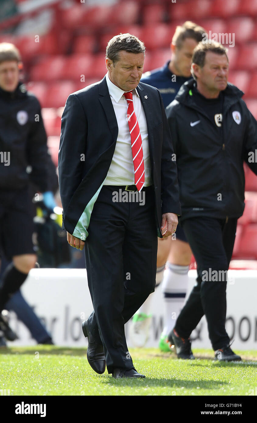 Barnsley manager danny wilson hi-res stock photography and images - Alamy