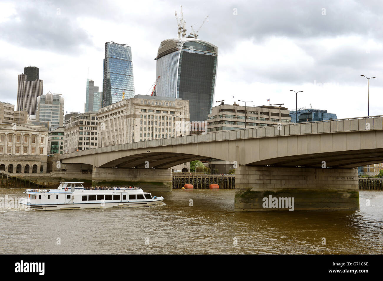 London Bridge stock Stock Photo - Alamy