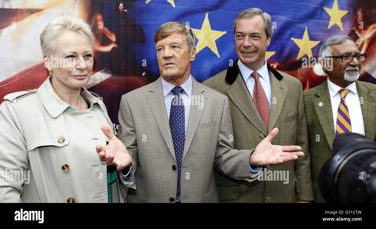 Ukip leader Nigel Farage (second right) joins Paul Sykes (second left ...