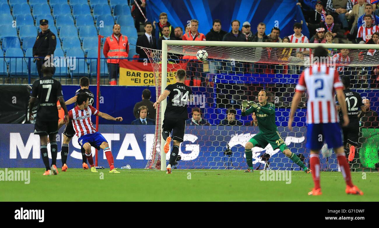 Chelsea goalkeeper Mark Schwarzer (right) makes the save from a chance ...