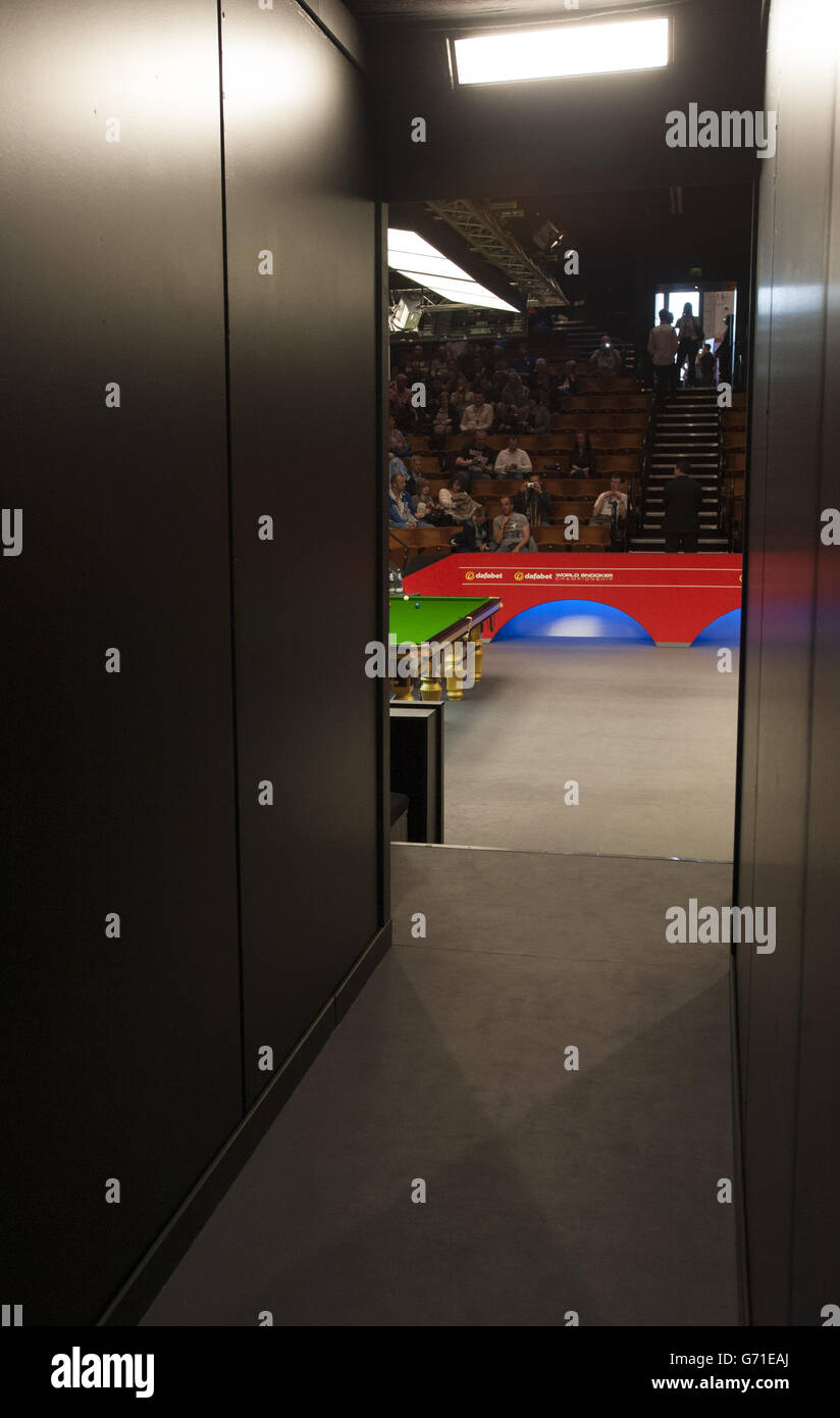 Gv behind the scenes backstage back stage tpicswire hi-res stock ...