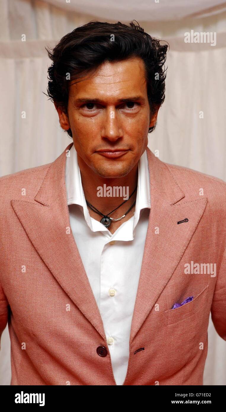 Geoffrey Moore arrives at Gordon Ramsay's temporary restaurant in Brick ...