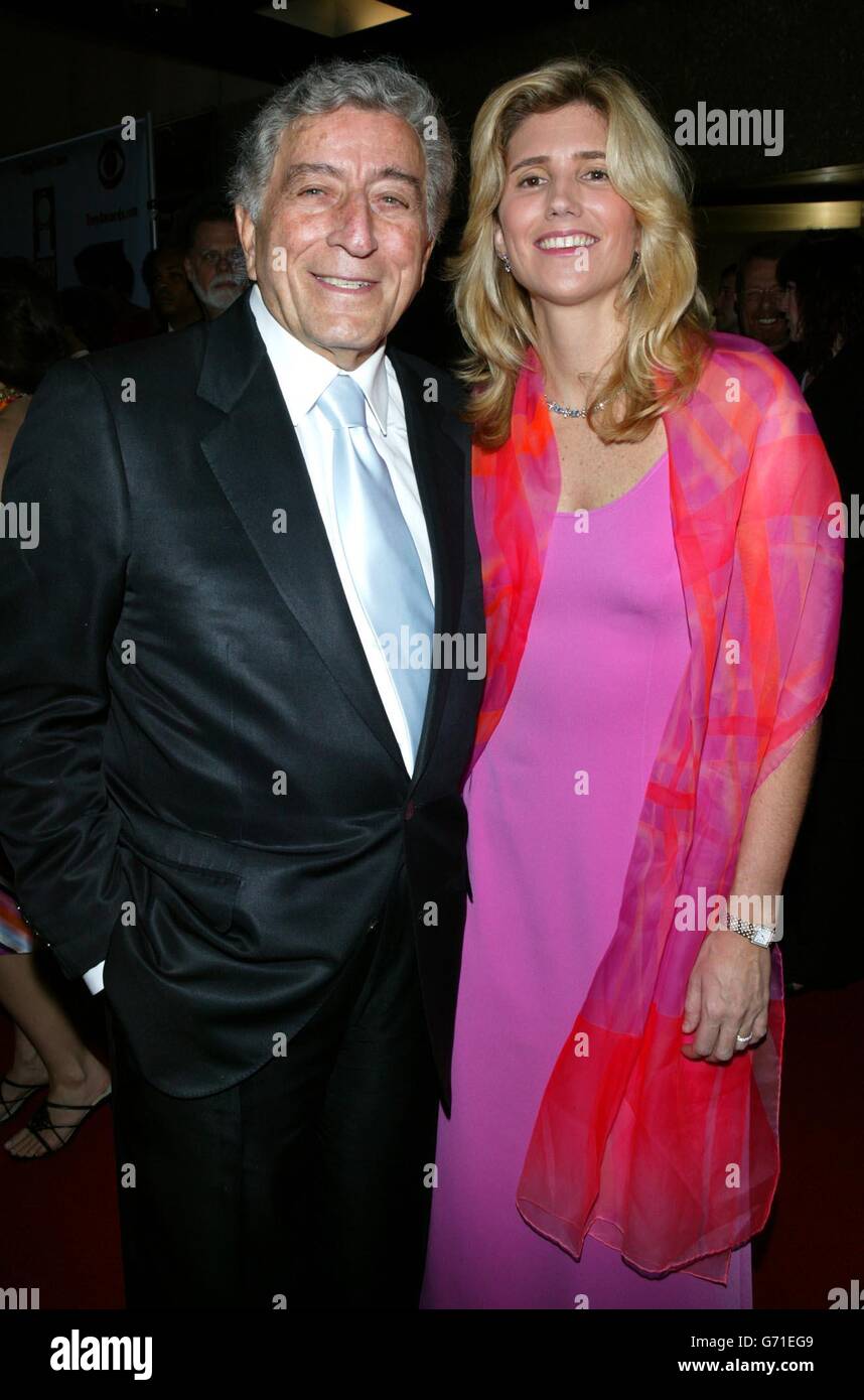 Tony Bennett 2004 Tony Awards In New York Stock Photo - Alamy