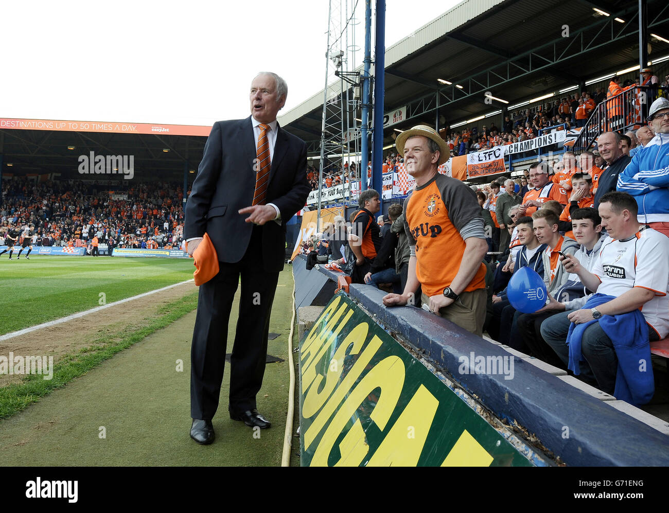 Luton towns chairman nick owen hi-res stock photography and images - Alamy