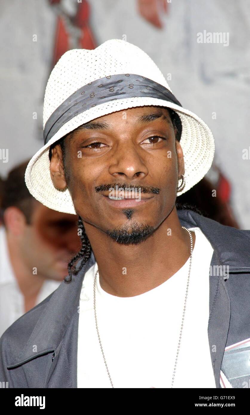 Rapper Snoop Doggy Dog arrives for the MTV Movie Awards 2004, held at ...