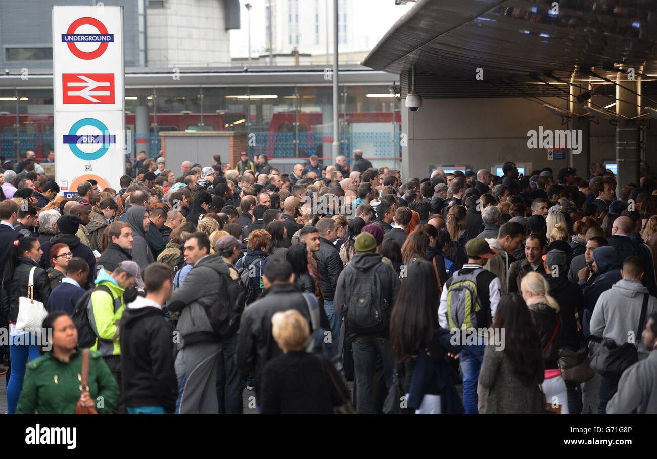 Dlr strike hi-res stock photography and images - Alamy