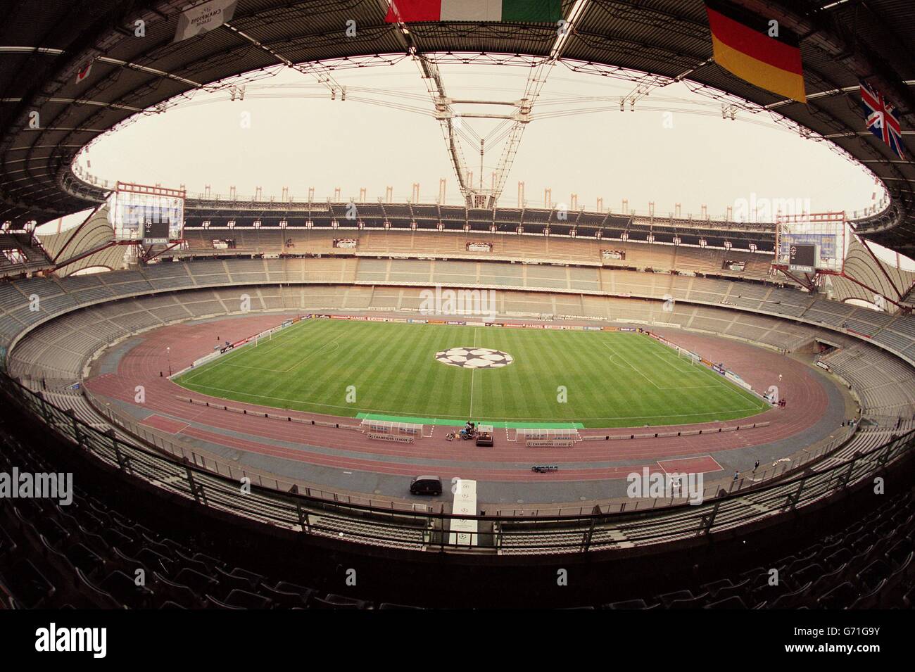 Soccer - UEFA Champions League - Juventus V Manchester United. Stadio ...