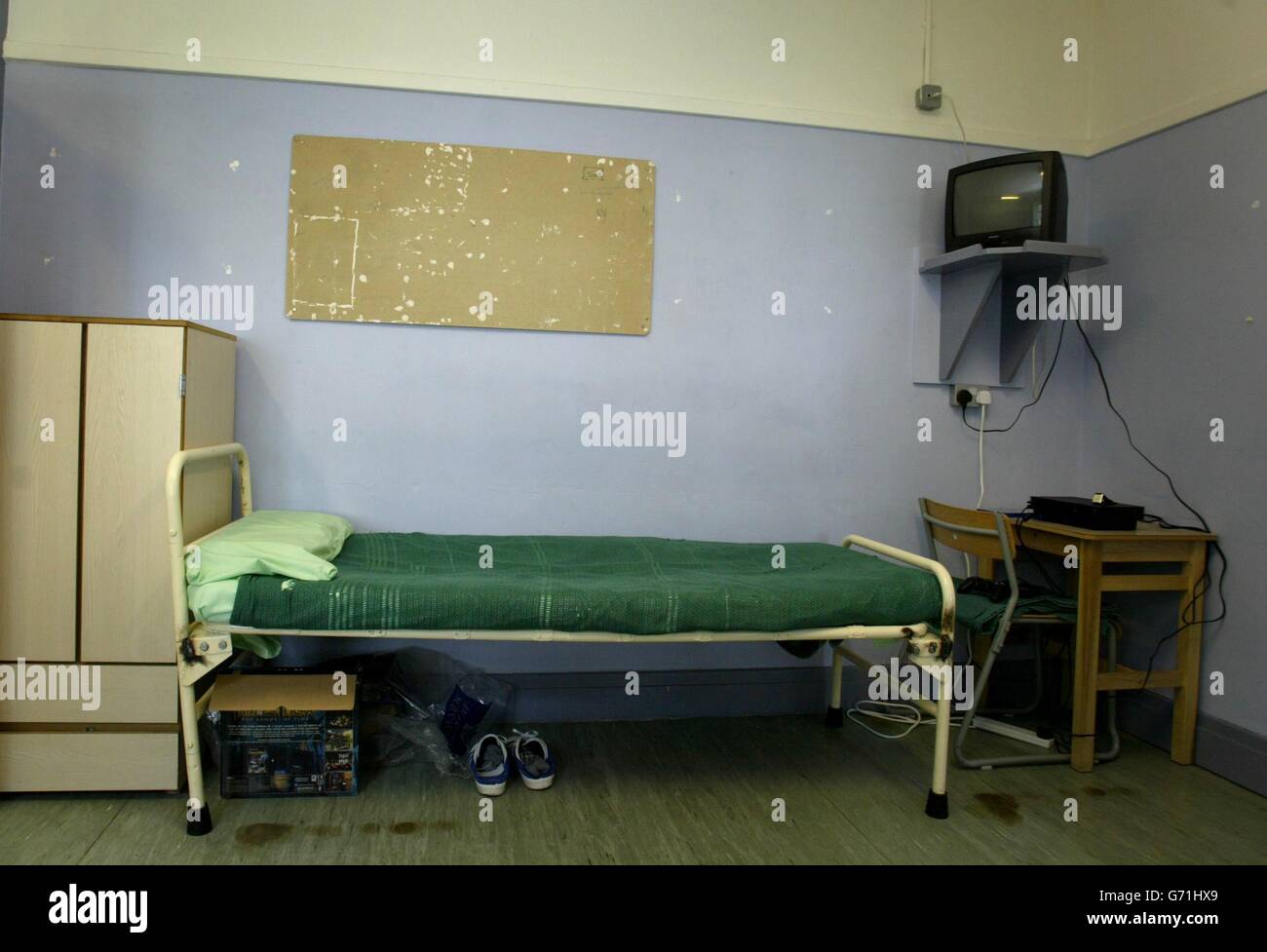 Immigration detention centre room hi-res stock photography and images ...