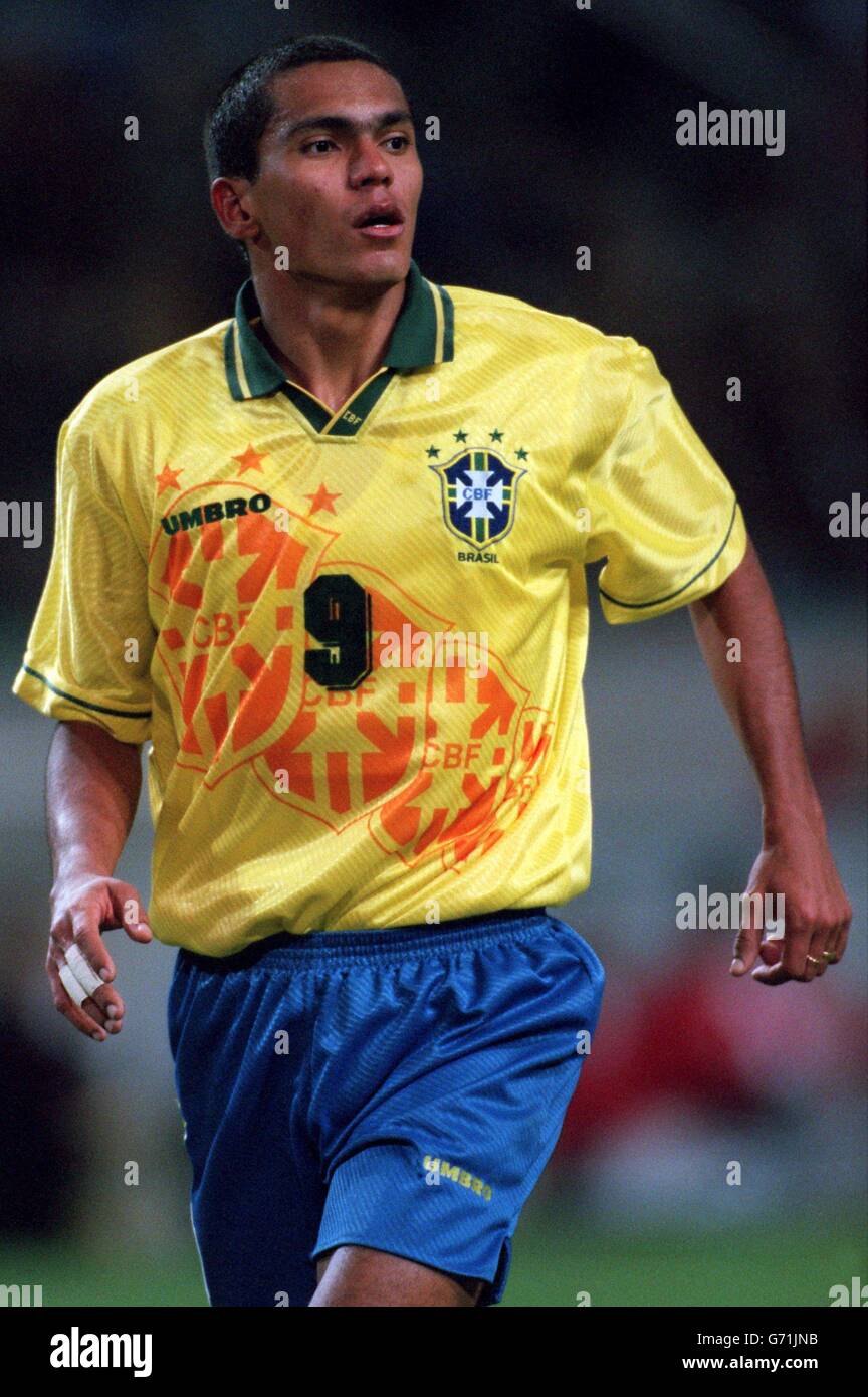 Soccer friendly holland v brazil hi-res stock photography and images ...
