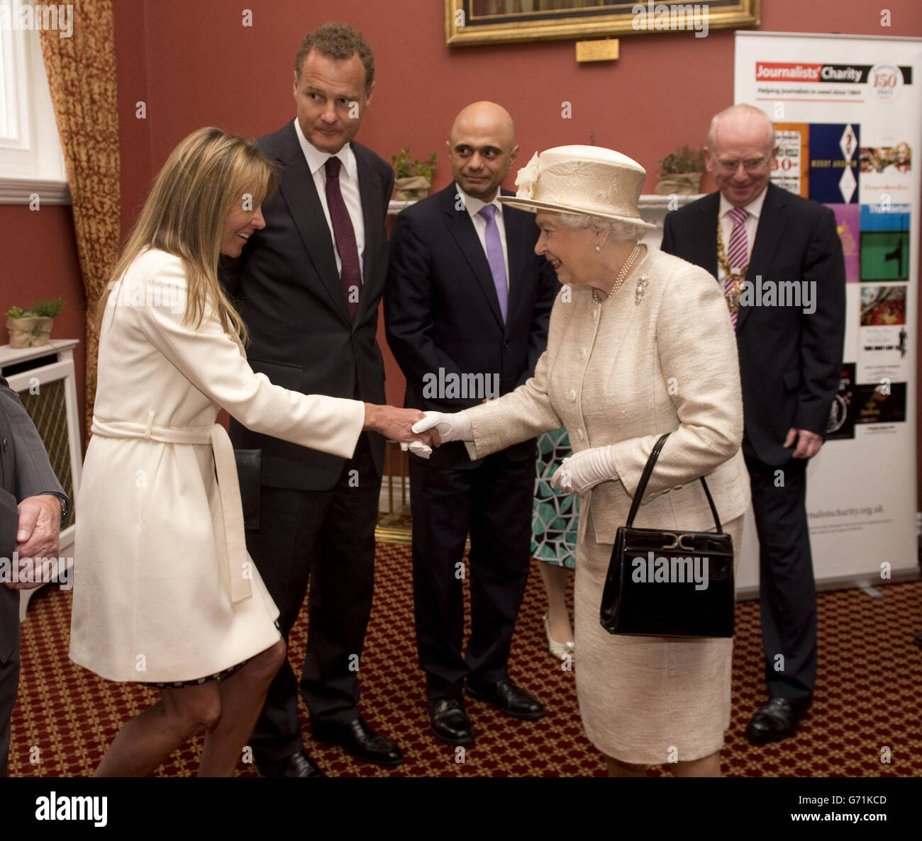 Queen Elizabeth II meets Lady Rothermere at the Journalists' Charity ...