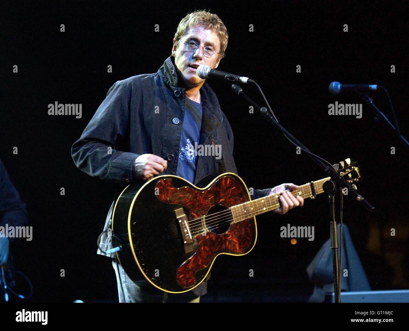 Roger daltrey Lonnie Donegan tribute concert Stock Photo - Alamy