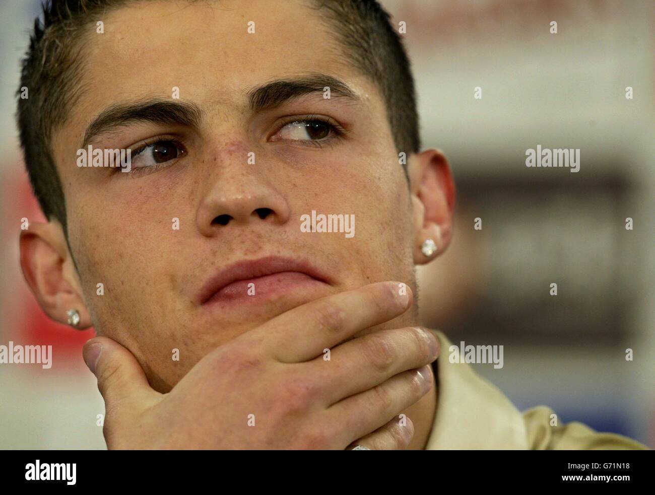 Manchester united winger cristiano ronaldo talks hi-res stock ...