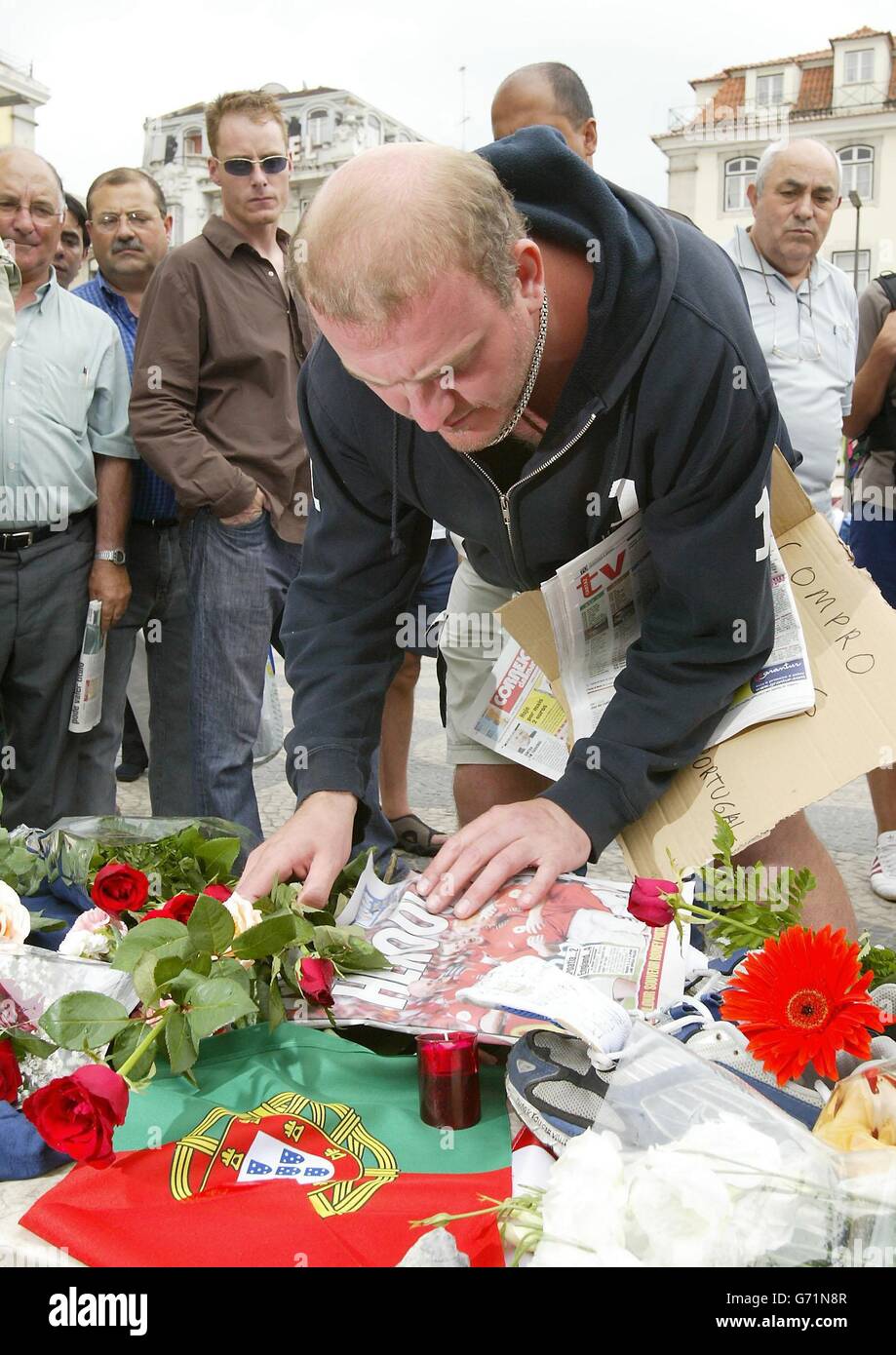 Stephen Smith Death Euro 2004 Stock Photo - Alamy Stephen Smith Death Euro 2004 Stock Photo - Alamy