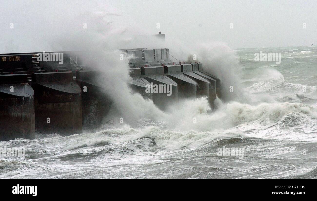 Lashing hi-res stock photography and images - Alamy