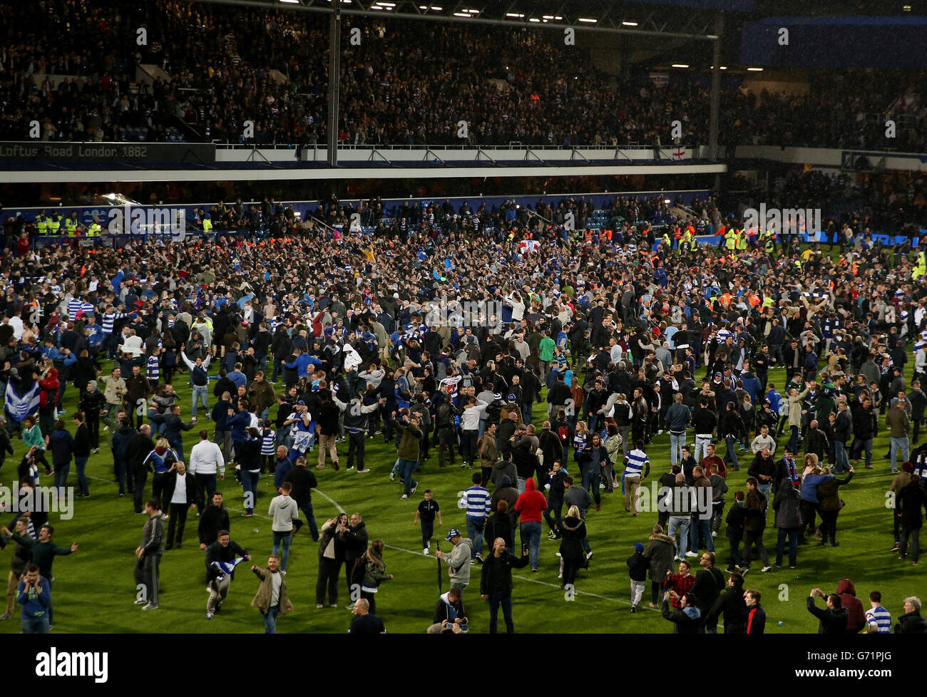 Crowd invade park hi-res stock photography and images - Alamy
