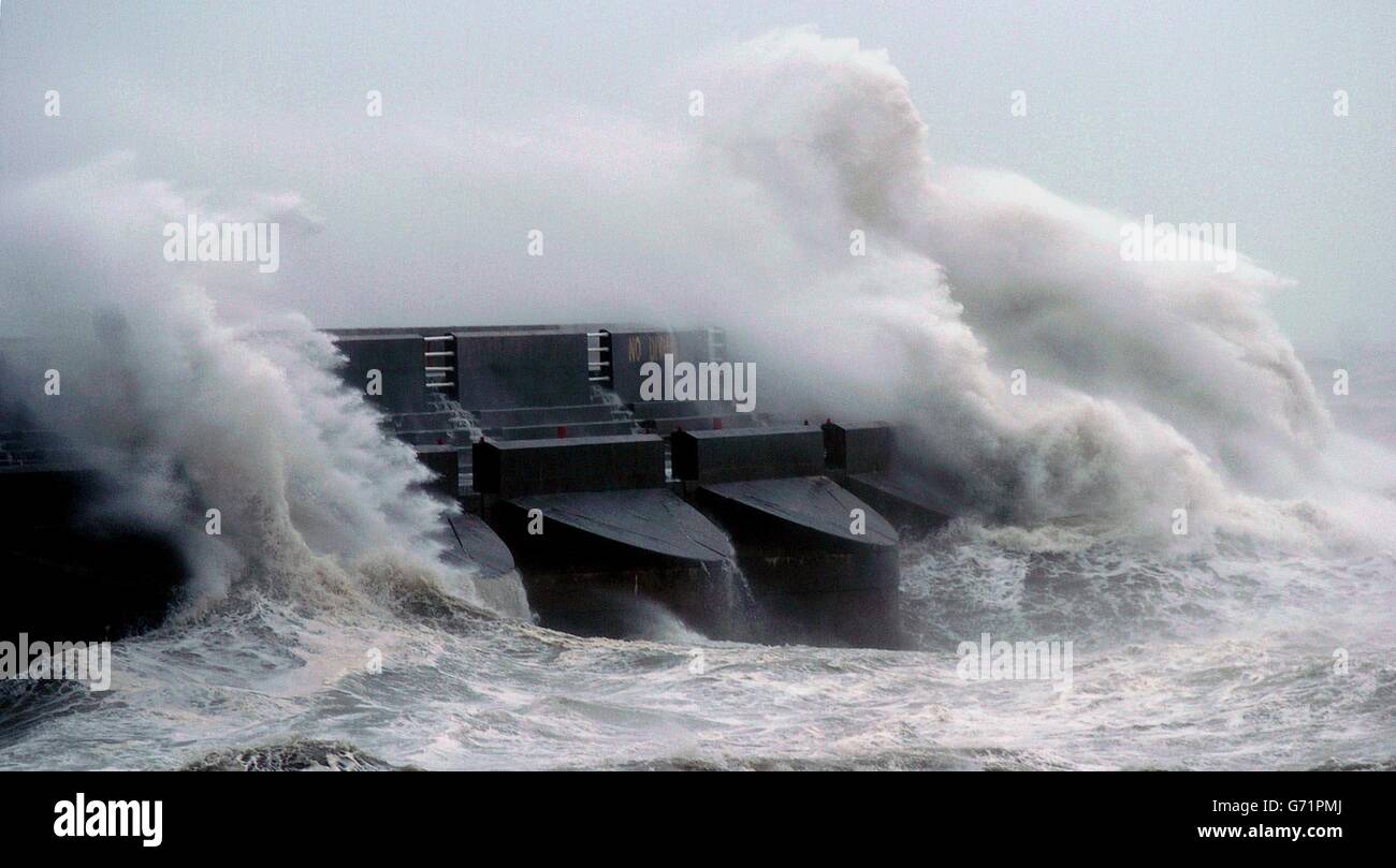 Lashing Waves High Resolution Stock Photography and Images - Alamy