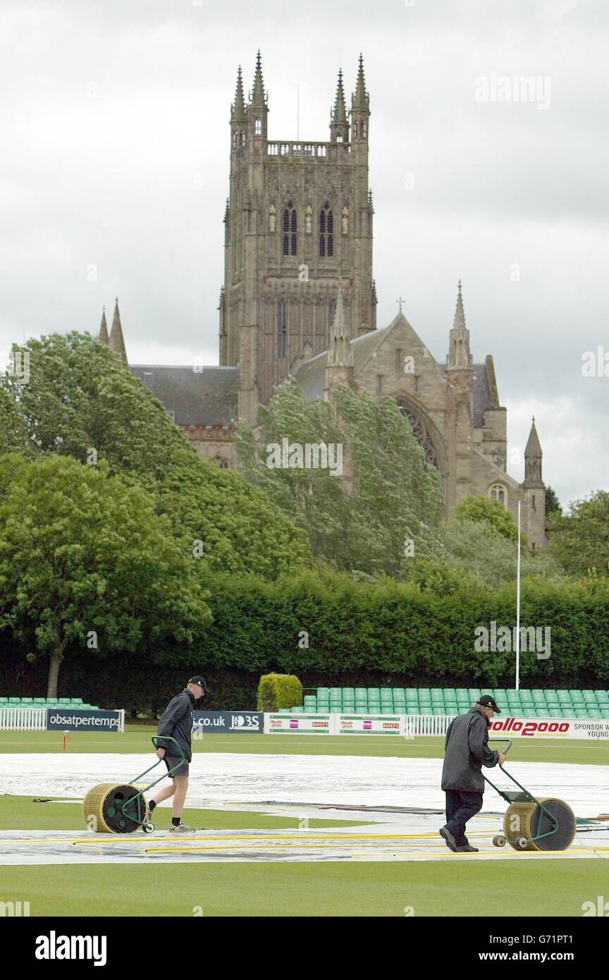 Worcestershire county cricket cathedral hi-res stock photography and ...