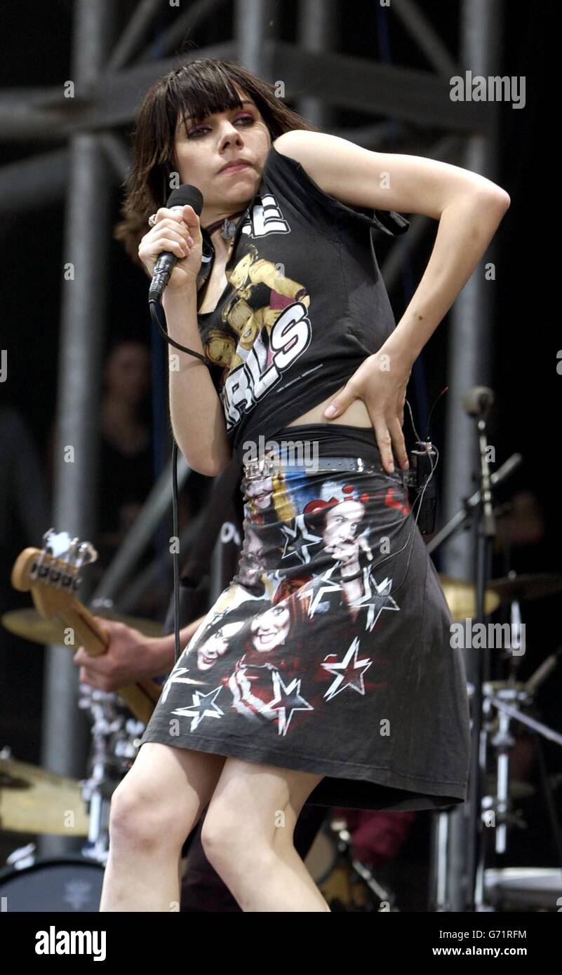 Pj Harvey Glastonbury 2024 Review - Saree Corrinne Pj Harvey Glastonbury 2024 Review - Saree Corrinne