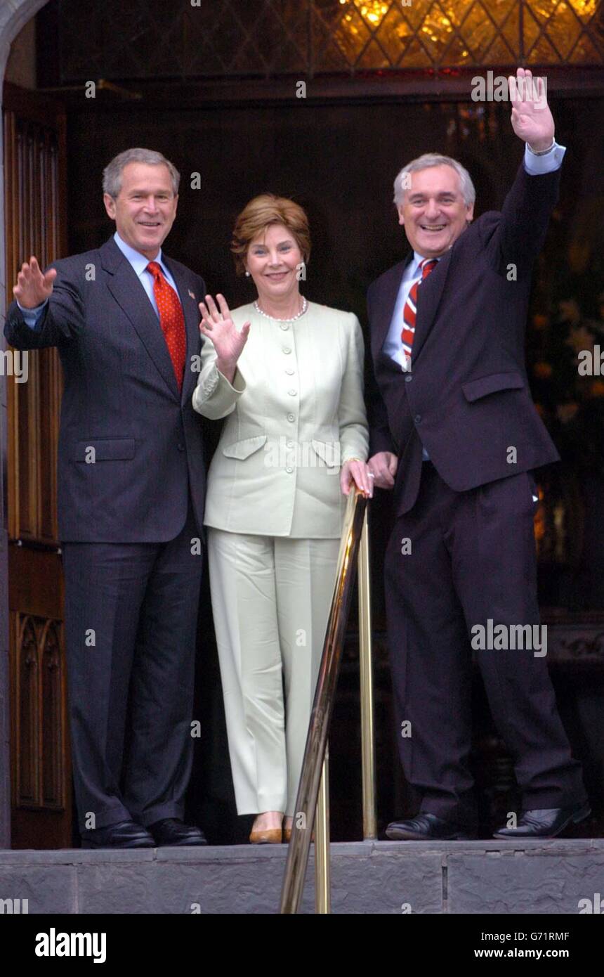 (L-R) US President George W. Bush, his wife Laura and An Taoiseach ...