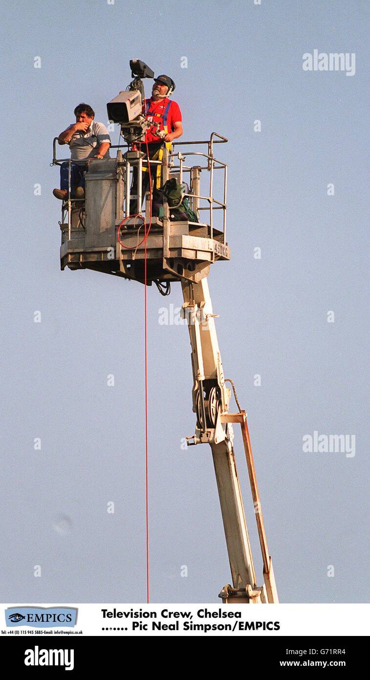 Tv crew hi-res stock photography and images - Alamy